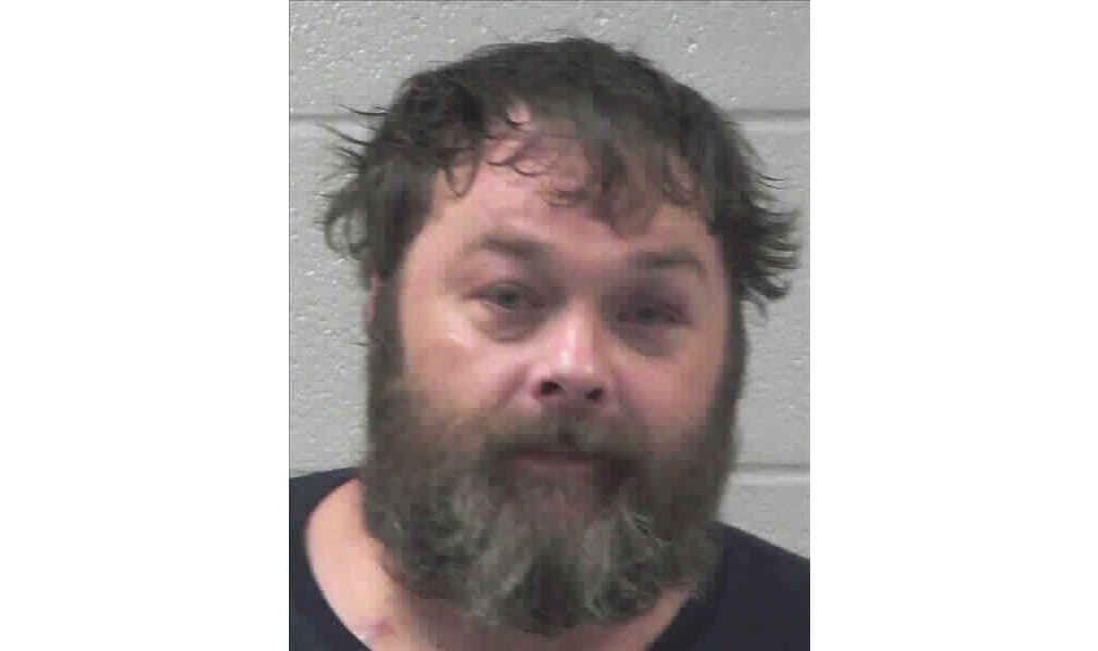 Georgia robbery suspect wearing panties on his face subdued by trio of ...