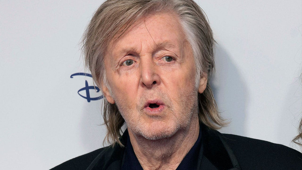 London gallery to feature unseen Paul McCartney photos from Beatlemania ...