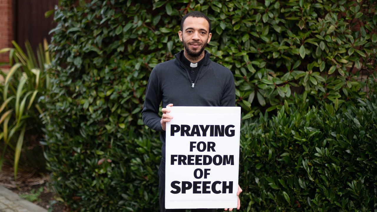 UK report claims priest charged for holding ‘praying for free speech ...