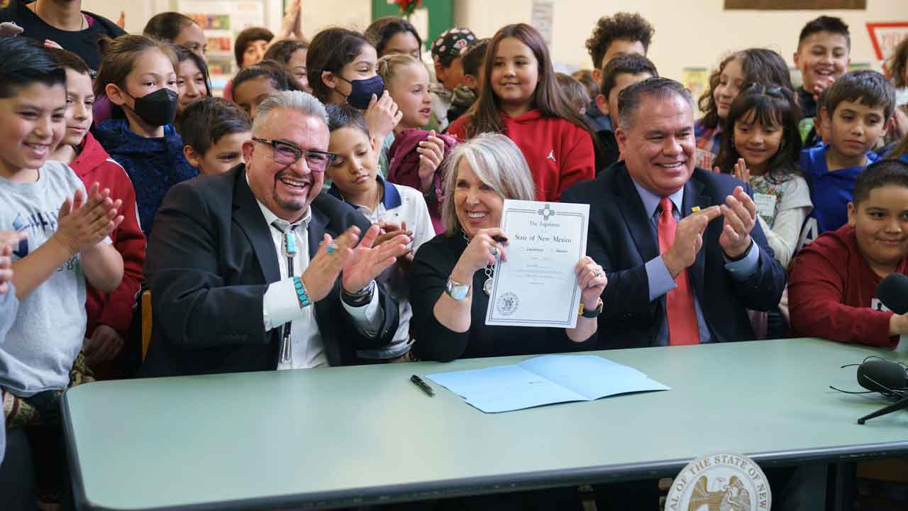 New Mexico S Governor Signs Legislation To Provide Free School Meals To