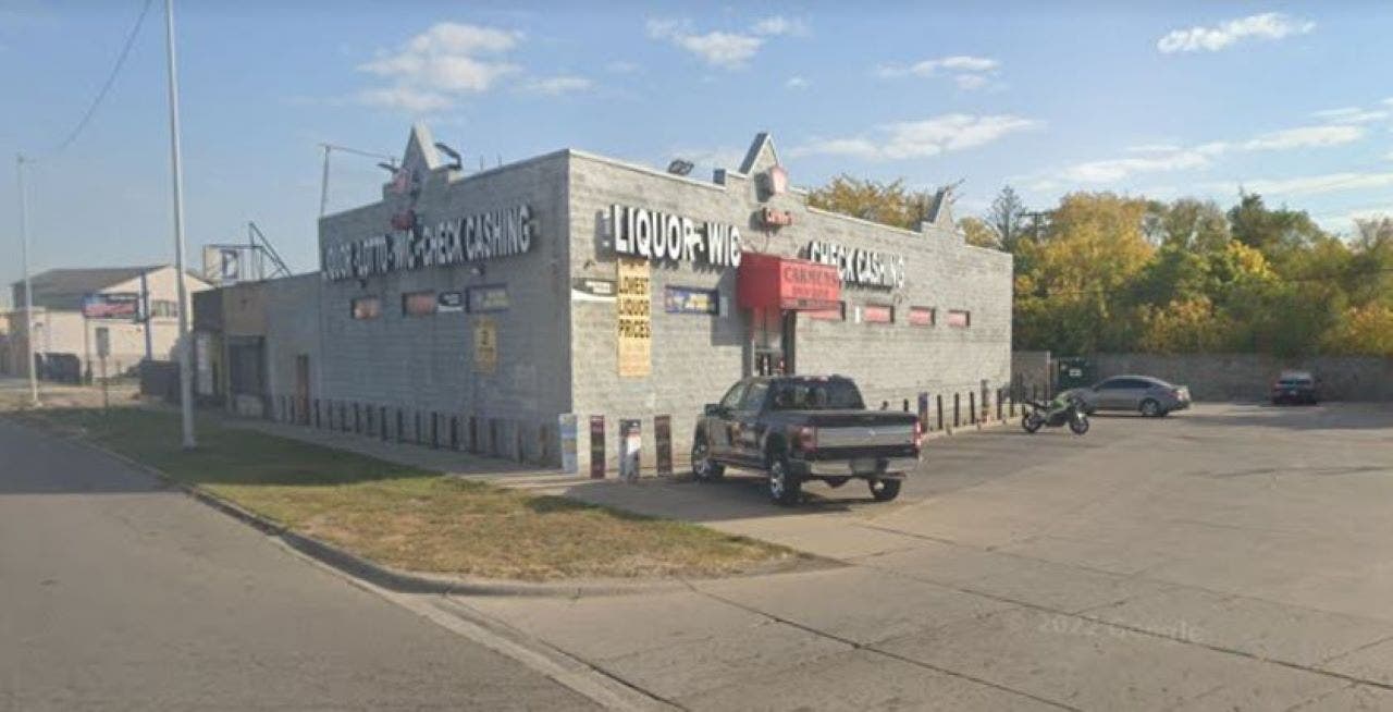 Detroit armed robber shot in chest by concealed carry permit holder ...