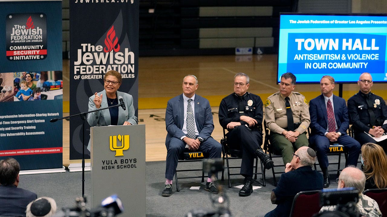 Man Who Allegedly Shot 2 Jewish Men Outside Their La Synagogues Pleads 2143