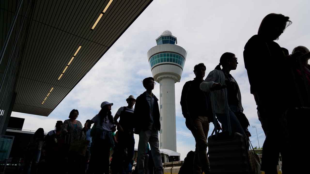 Judge rules Dutch government can't order Amsterdam's Schiphol Airport ...