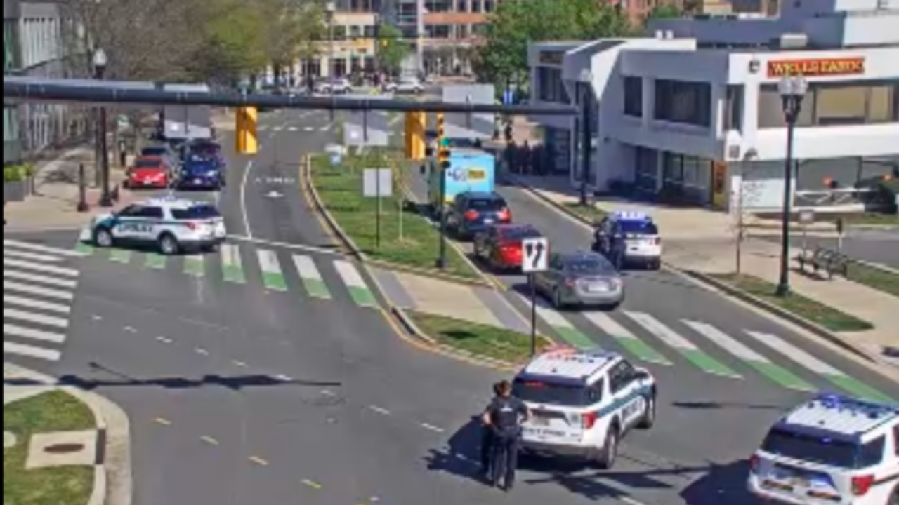 Virginia police say bank robbery suspect taken into custody after hostage situation, 5 people ...