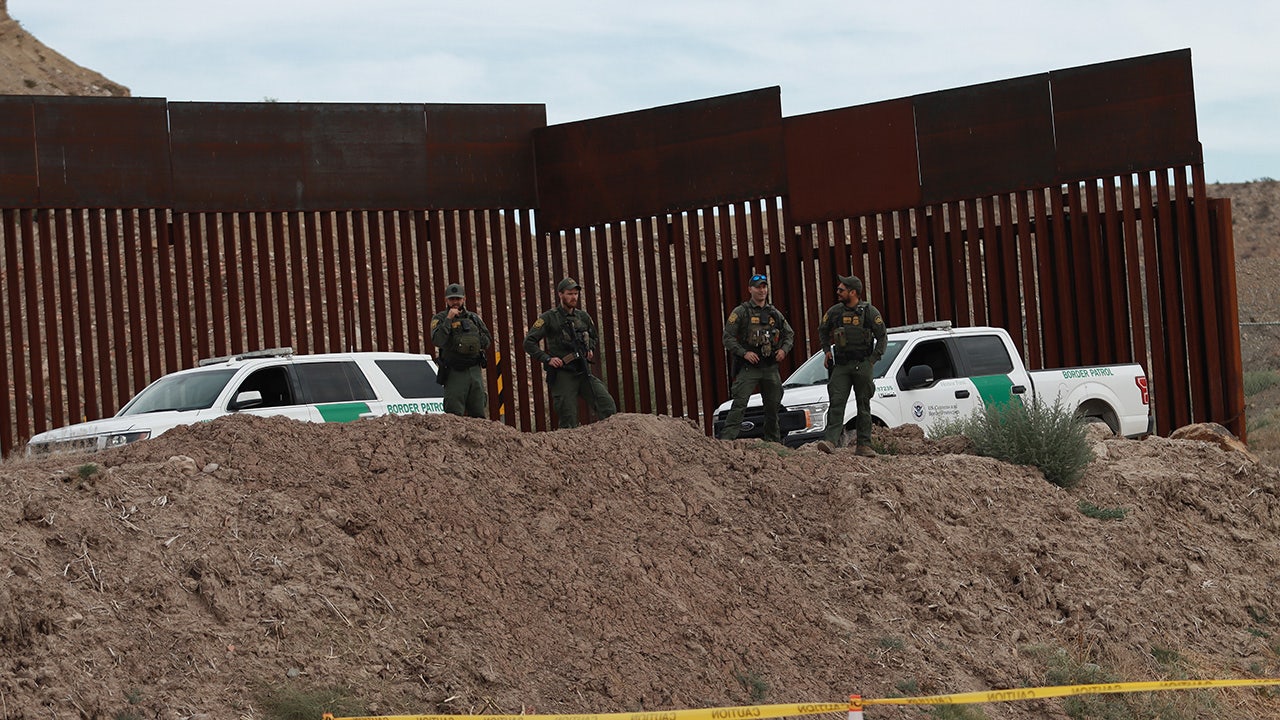 Migrants surge by US-Mexico border ahead of Title 42 expiration | Fox News