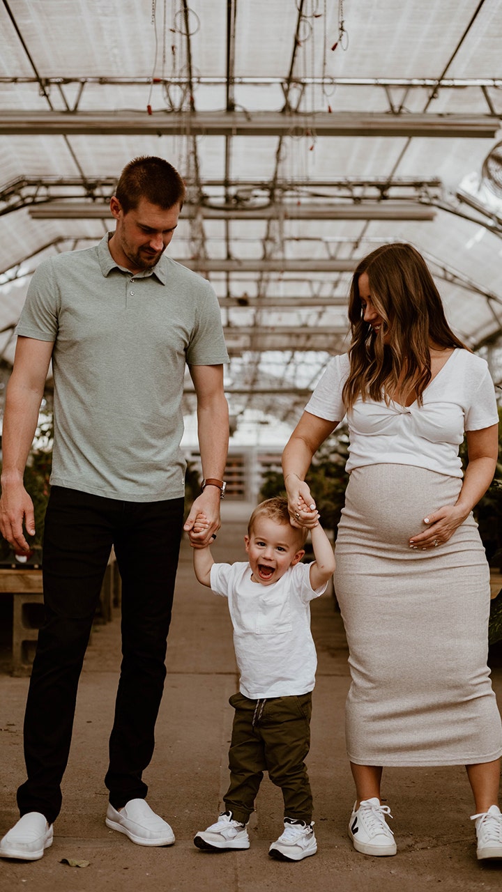 Sisters in sync: 4 are pregnant at the same time with their babies, in ...