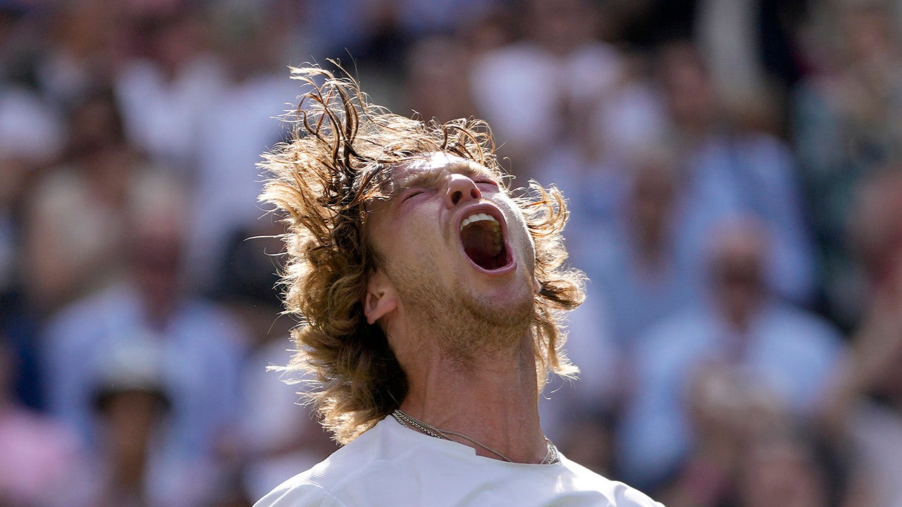 Andrey Rublev hits ridiculous winner, stuns opponent at Wimbledon | Fox ...