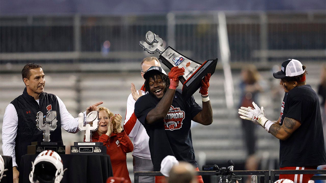 Wisconsin reinstates linebacker Jordan Turner less than two weeks after ...