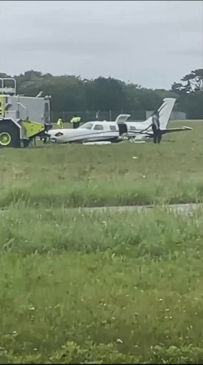 Small plane crash-lands on Martha's Vineyard after pilot passes out ...