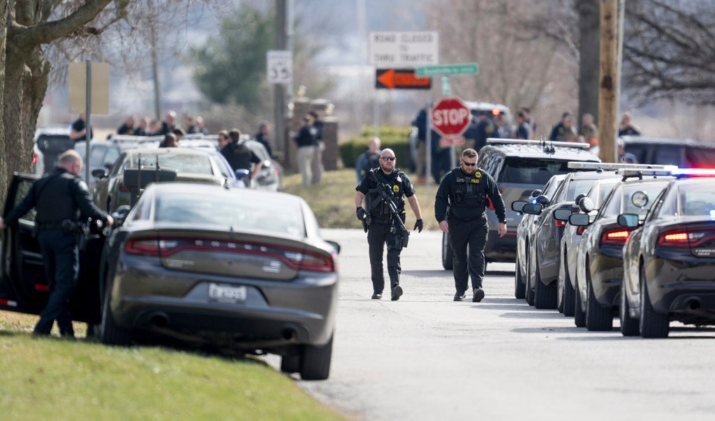 Missouri police officer and civil processor fatally shot, 2 others ...