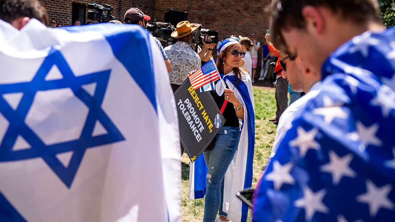 Jewish students grapple with fear and hostility in school hallways ...