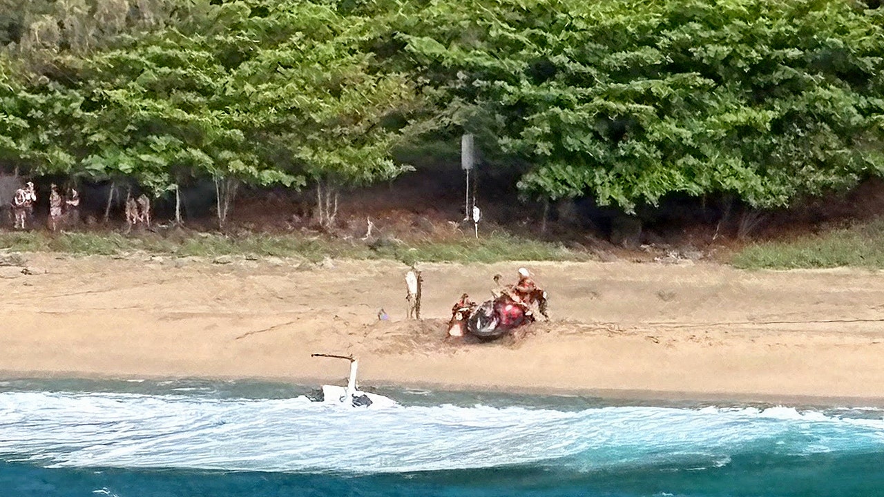 Helicopter crash off Kauai, Hawaii, kills 3 and injures 2 near Nā Pali ...