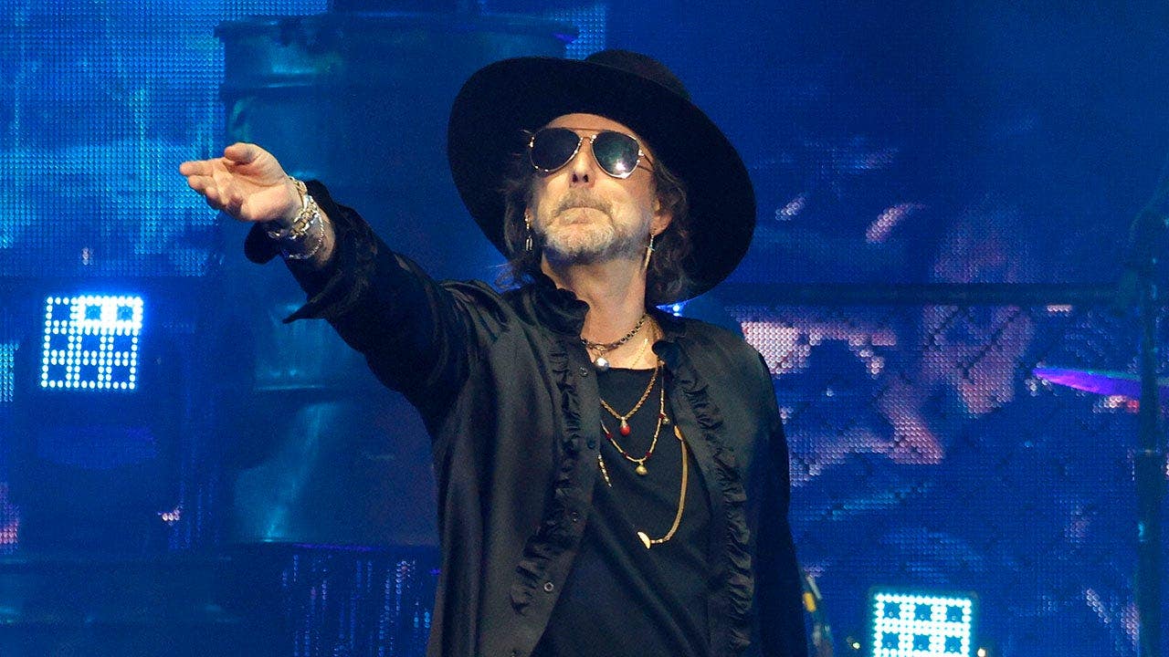 Black Crowes Face Backlash After Shutting Down USA Chant At Tampa Show Black Crowes Face Backlash After Shutting Down USA Chant At Tampa Show