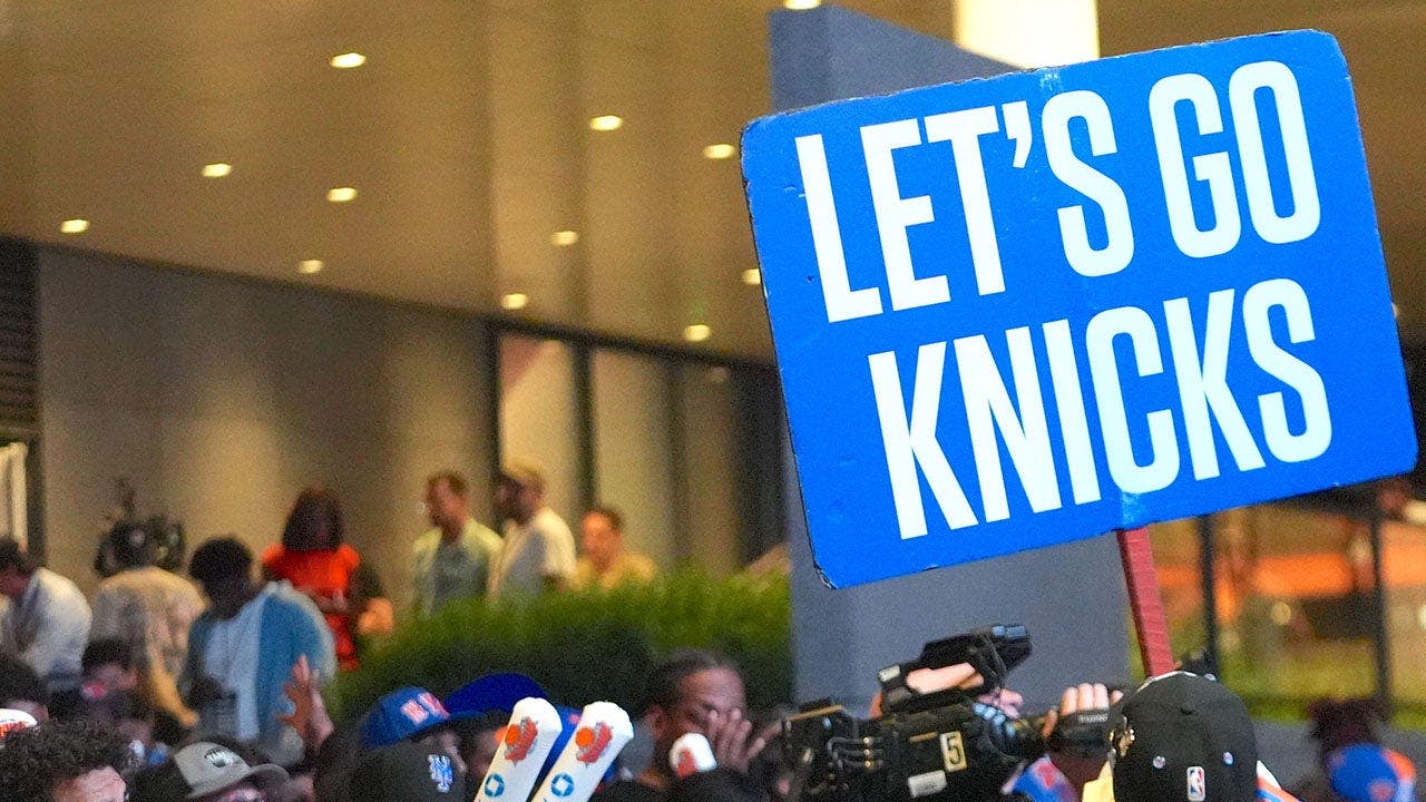 Knicks fan sends OnlyFans model a Patrick Ewing jersey and pays for her ...