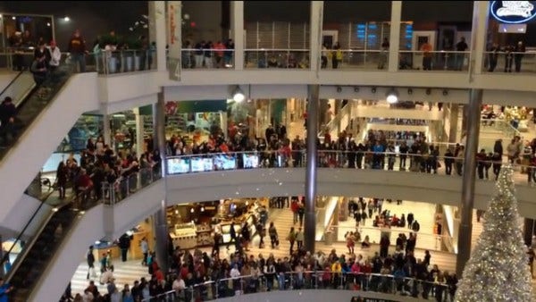 Mall Money Drop Leads To Trouble [VIDEO] | Video